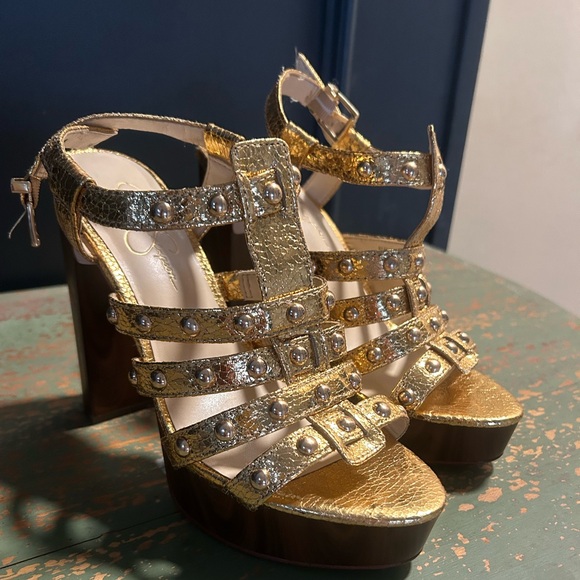 Jessica Simpson | Shoes | Jessica Simpson Gold Platform Sandals Size 95 ...